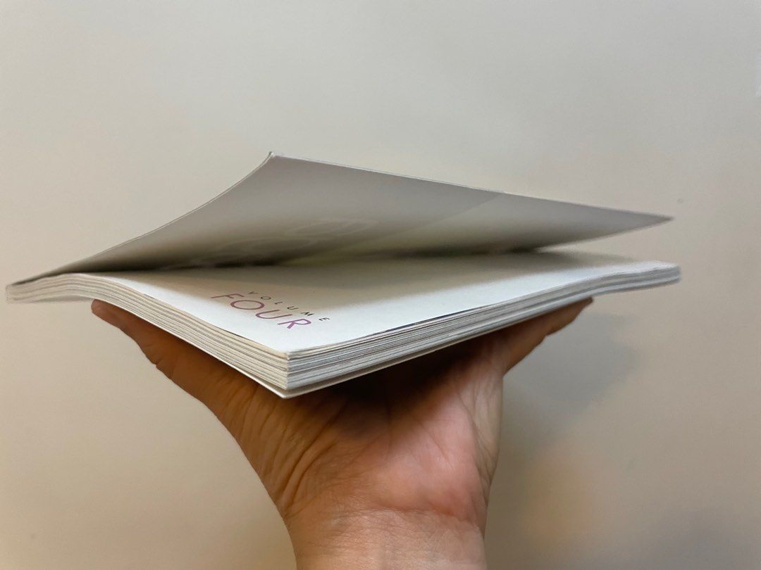 Saga vol 4 by Brian K Vaughan and Fiona Staples, 興趣及遊戲, 書本 & 文具, 漫畫 ...