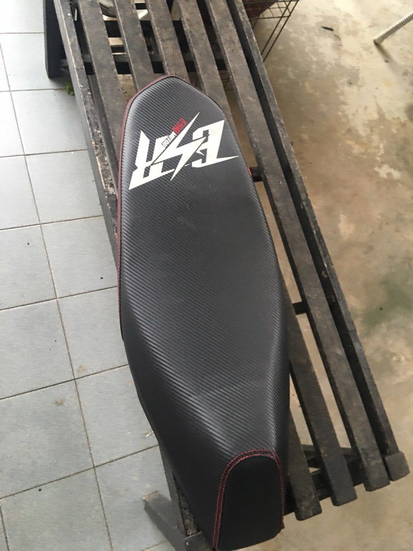 seat esr flat carbon pnp rs150, Motorbikes on Carousell