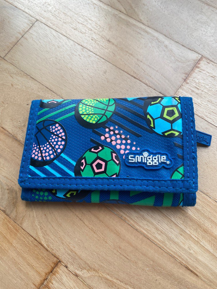 Smiggle wallet velcro, Babies & Kids, Babies & Kids Fashion on Carousell
