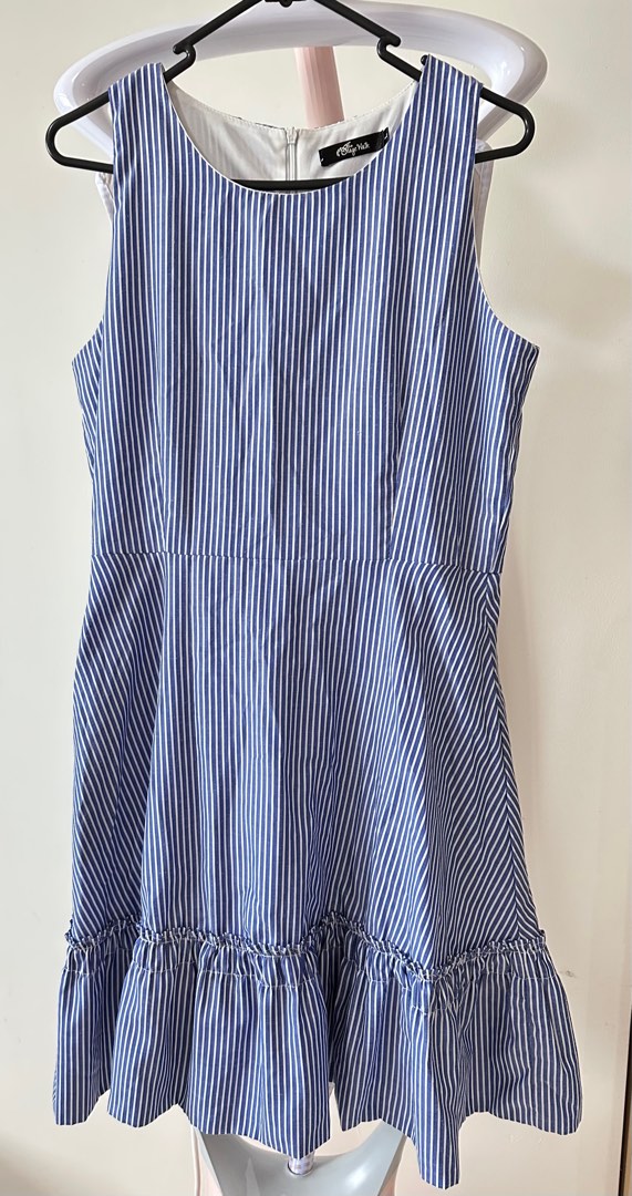 The Stage Walk dress, Women's Fashion, Dresses & Sets, Dresses on Carousell