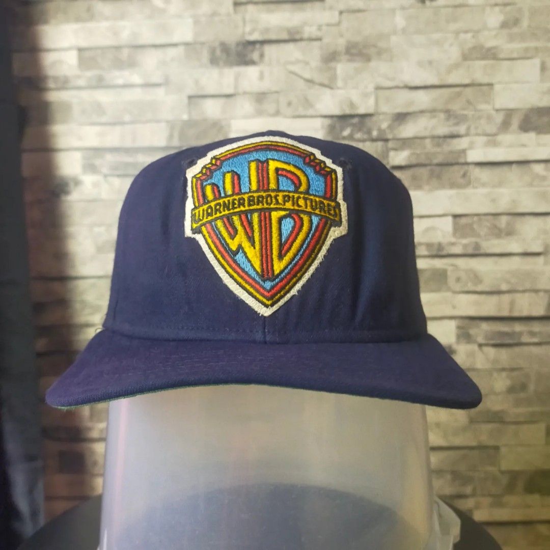 Topi vintage 80s new era x warner bros, Fesyen Pria, Aksesoris, Topi di ...
