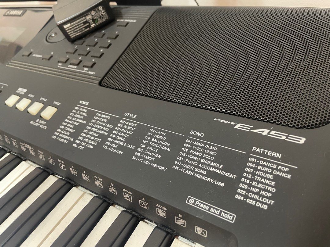Yamaha PSR e453 Keyboard (Black), Hobbies & Toys, Music & Media ...