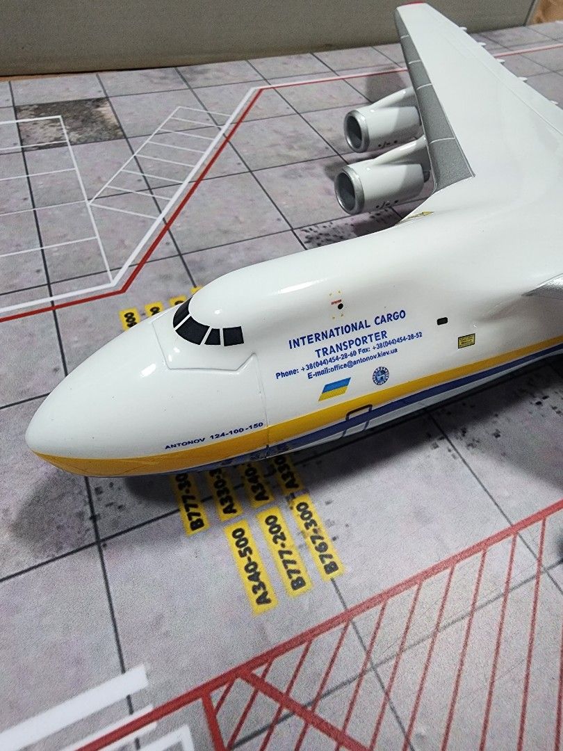 Antonov An-124 Antonov Airlines 1:200 aircraft model, Hobbies & Toys ...