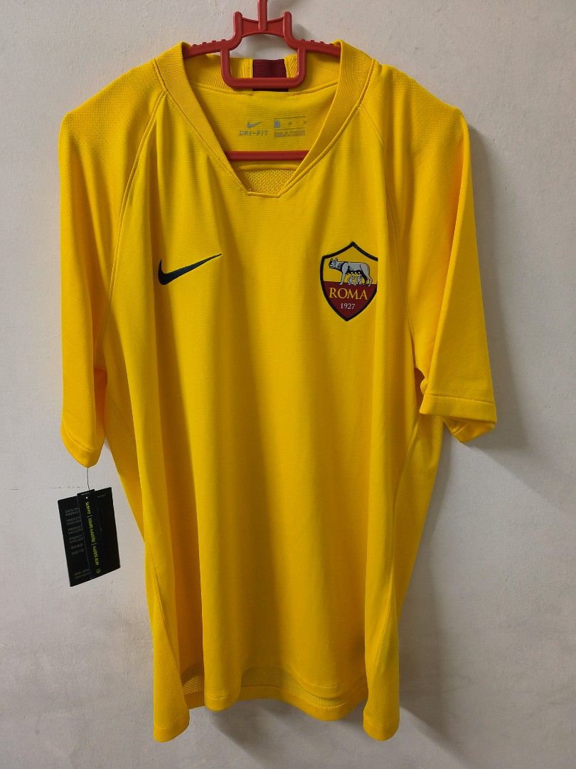 AS Roma Training Shirt, Men's Fashion, Activewear on Carousell
