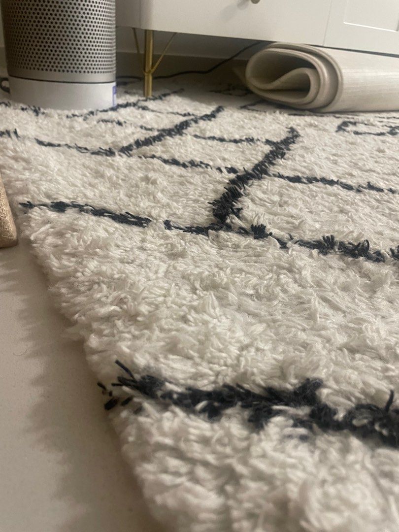 Castlery Rug, Furniture & Home Living, Home Decor, Carpets, Mats ...