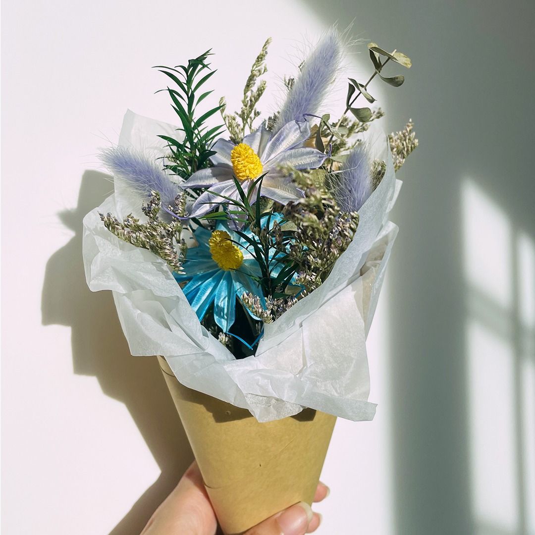 Celine Dried Flower Bouquet (Daisy, Lavender, Eucalyptus & more ...