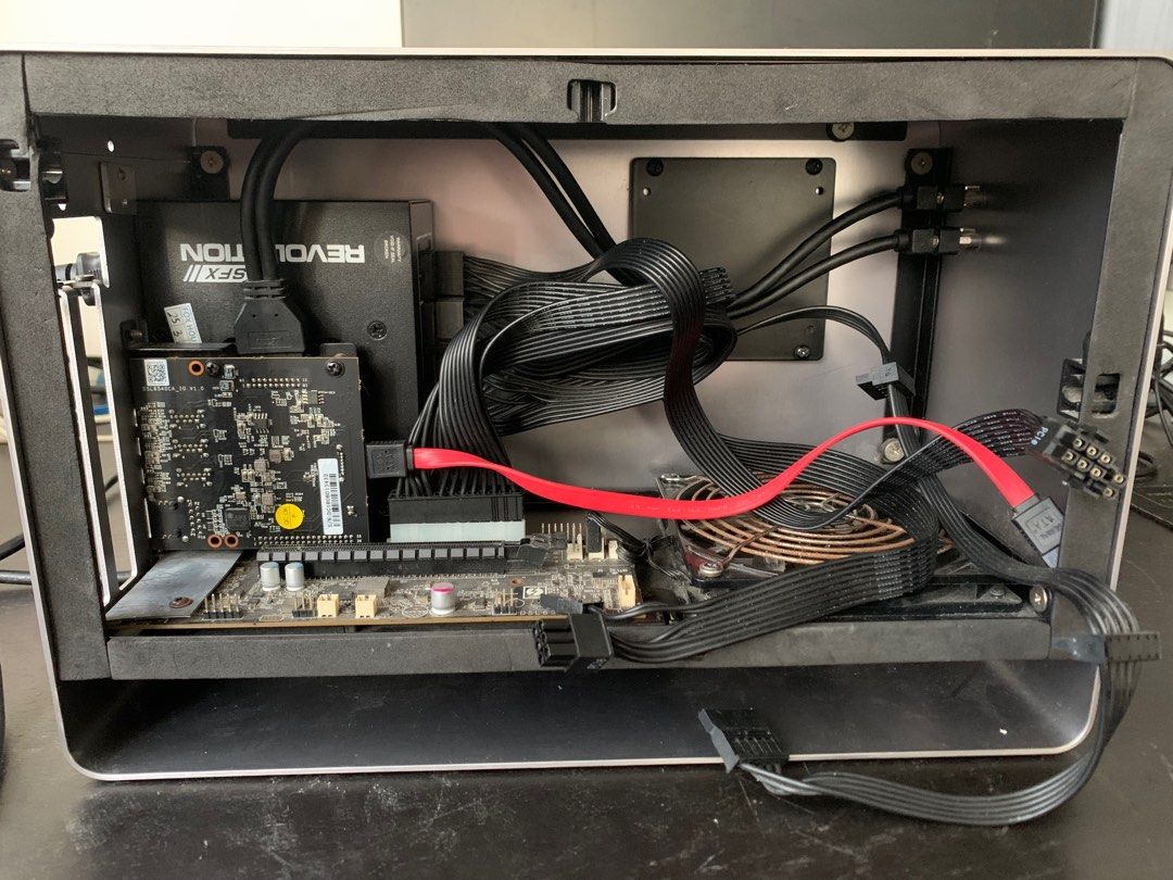 EGPU Mantiz Venus with AMD Radeon Frontier ed and Enermax Revo PSU ...