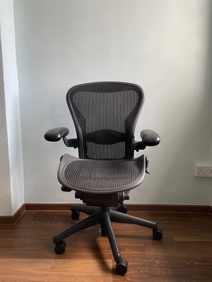 Herman Miller Aeron Classic, Furniture & Home Living, Furniture, Chairs ...