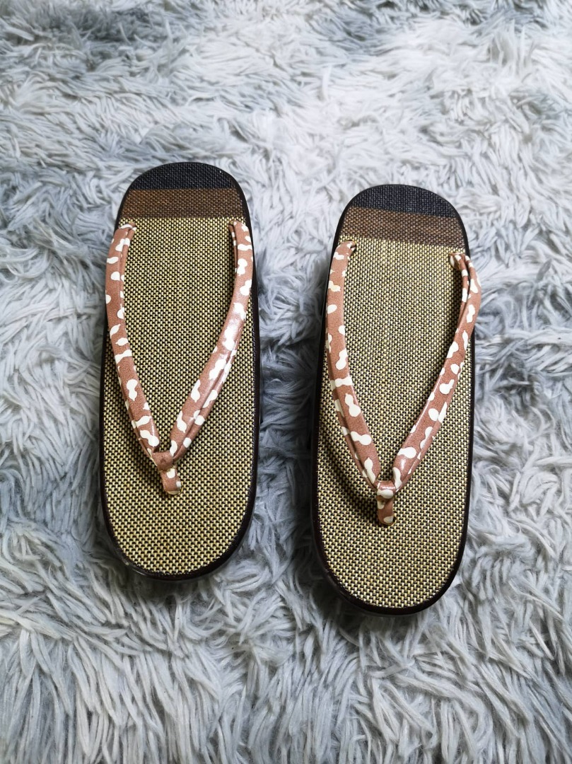 Japanese Wooden Slipper, Women's Fashion, Footwear, Slippers and slides ...