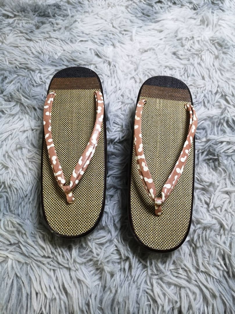 Japanese Wooden Slipper, Women's Fashion, Footwear, Slippers and slides ...