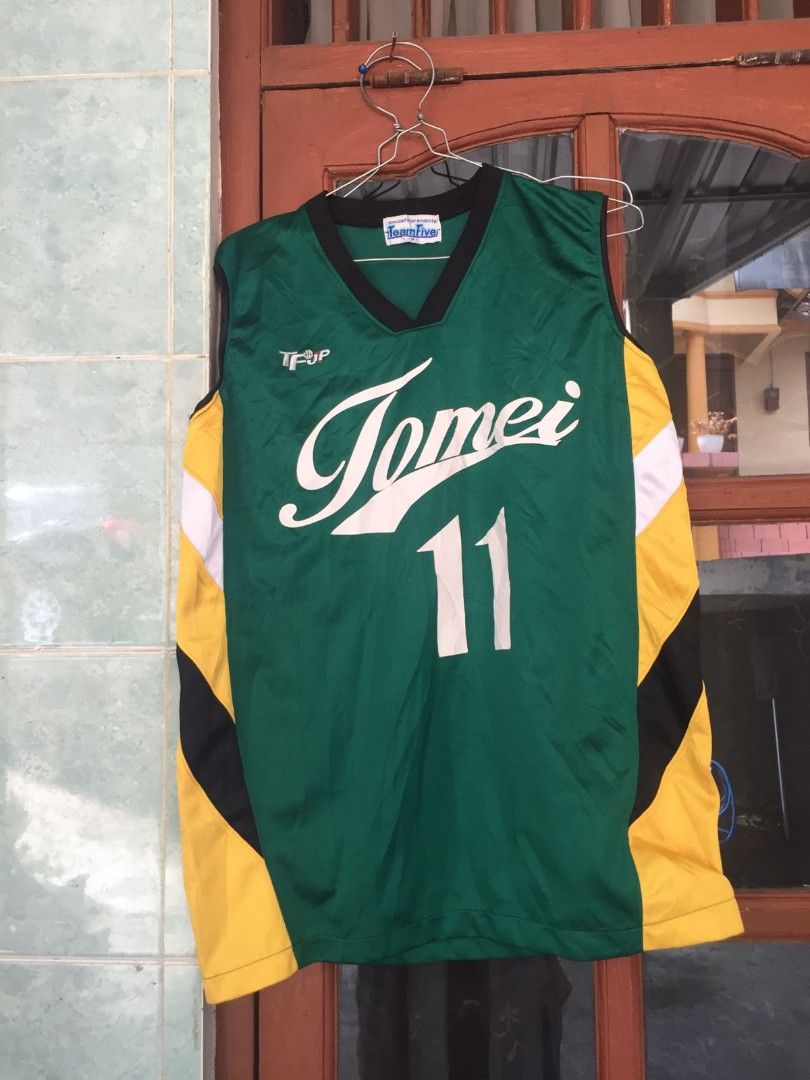 Jual Jersey Basket merk TeamFive size S kondisi seken terbaik, Olah Raga, Baju Olahraga di Carousell