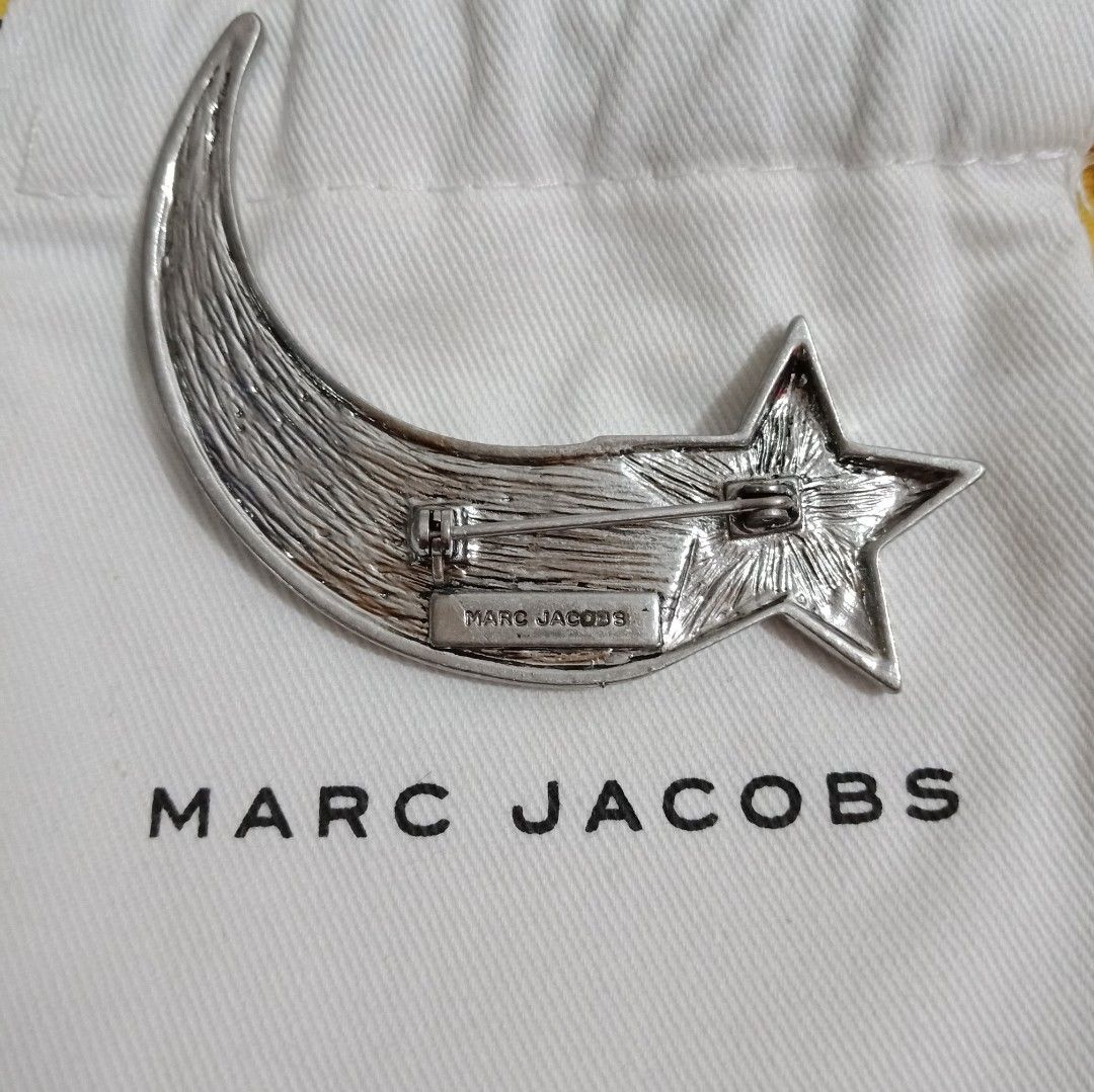 MARC JACOBS STAR PIN, Women's Fashion, Watches & Accessories, Other ...