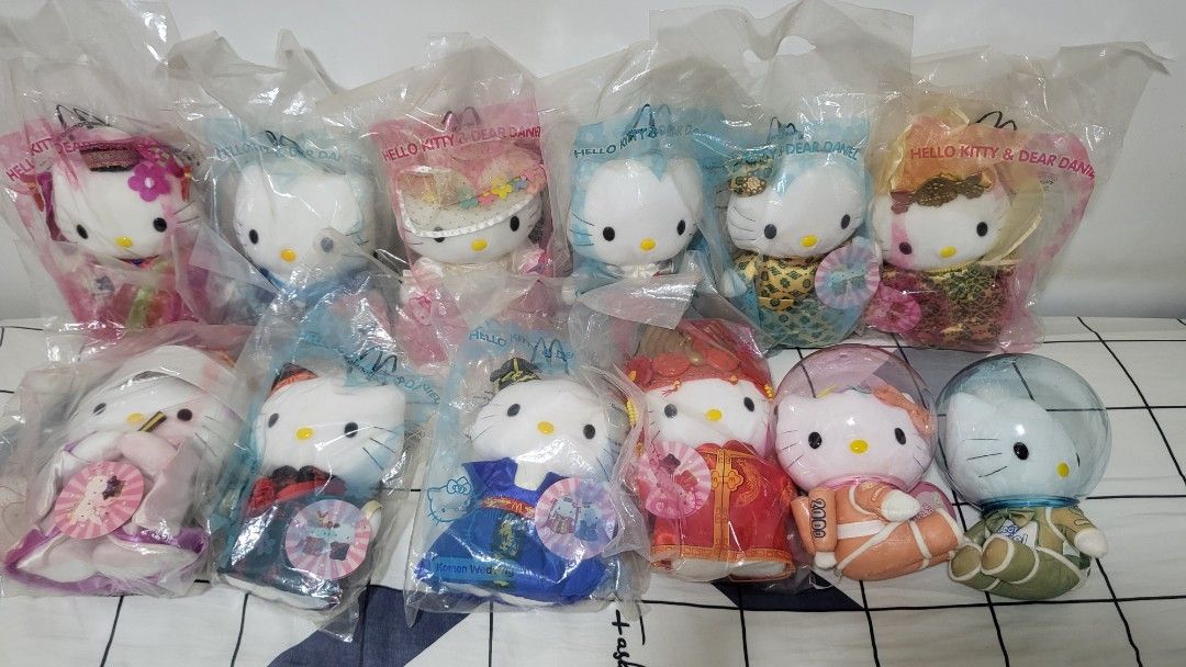 Mcdonalds Hello Kitty 2000 Space Wedding, Hobbies & Toys, Toys & Games ...