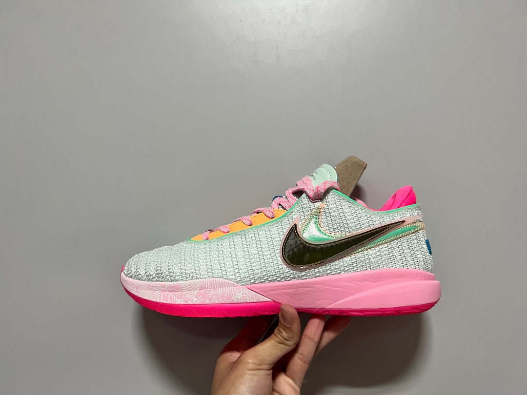 【XH sneaker】 Nike Lebron 20 “Time Machine”首發 薄荷粉 us11已售出, 他的時尚, 鞋類, 運動鞋 ...
