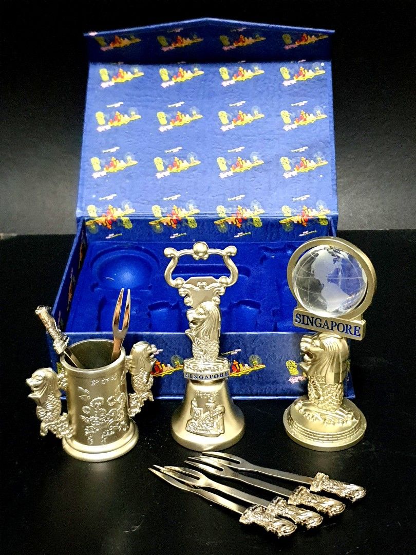 Singapore souvenier Merlion globe pewter collection educayional ...