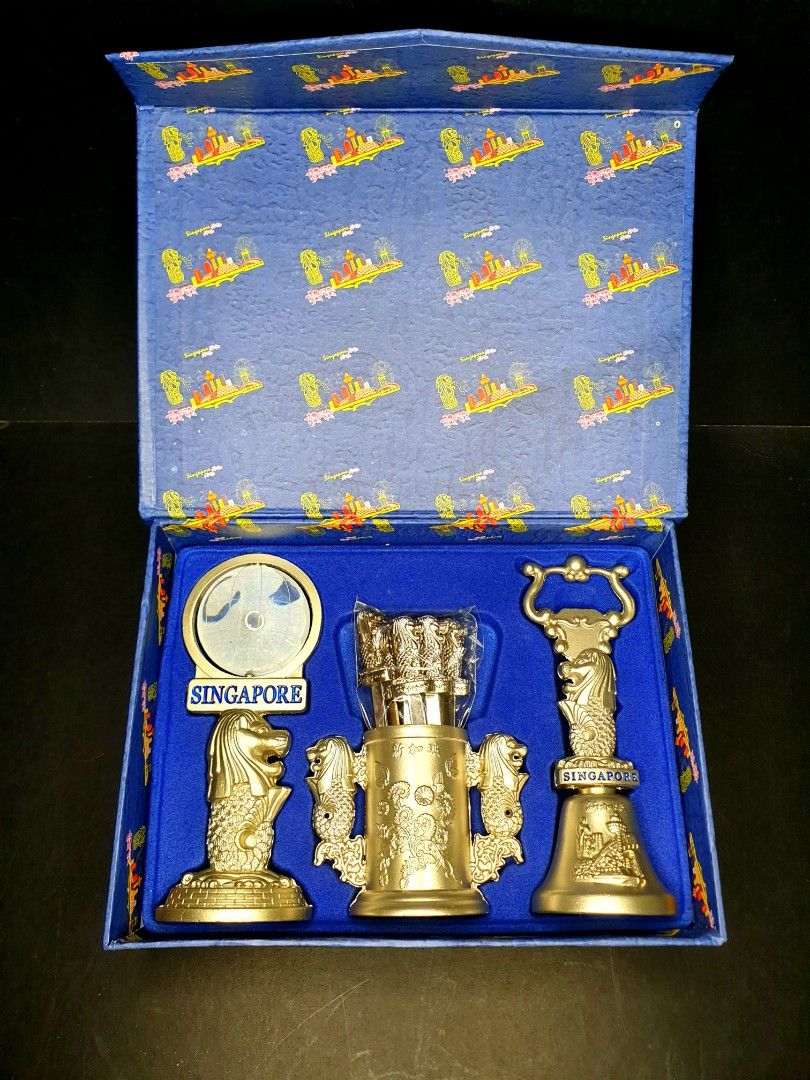 Singapore souvenier Merlion globe pewter collection educayional ...