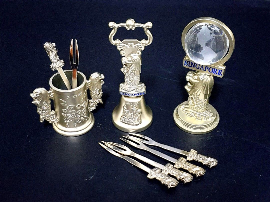 Singapore souvenier Merlion globe pewter collection educayional ...