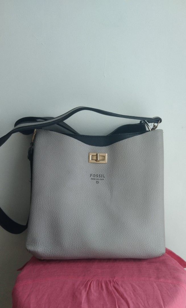 Tas Fossil premium, Fesyen Wanita, Tas & Dompet di Carousell