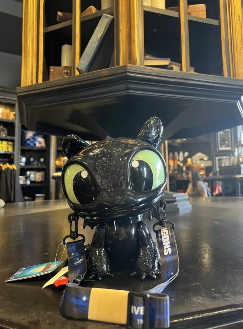 Universal Studios Toothless Popcorn Bucket (Light up eyes and moveable ...