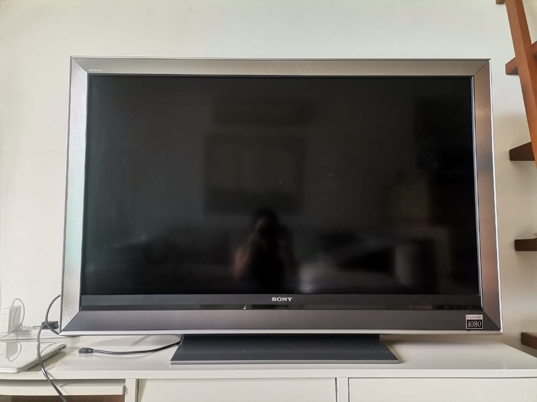 used Sony Bravia KLV-52W300A (52 inch), TV & Home Appliances, TV ...
