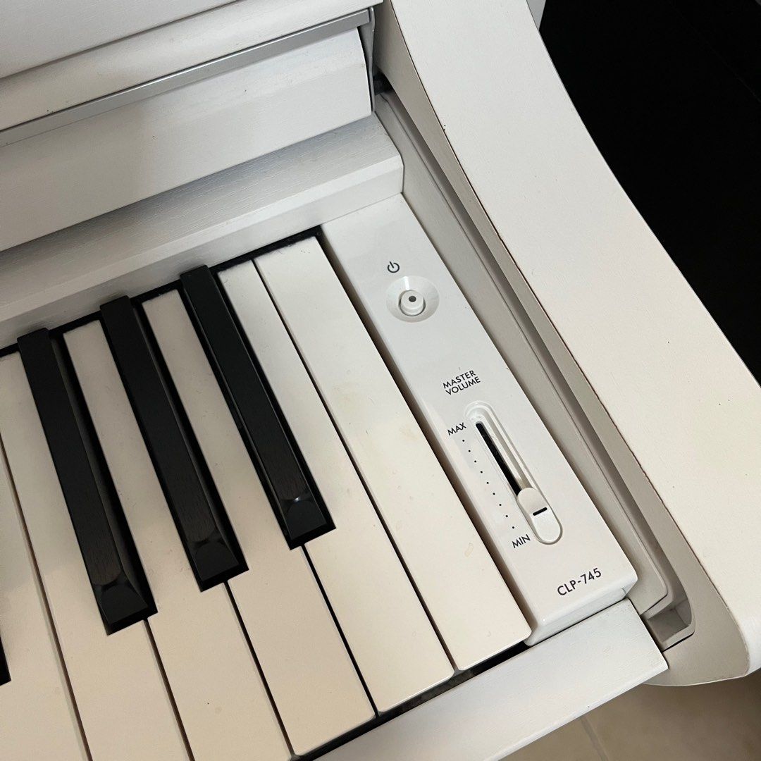 YAMAHA CLP-745 WHITE CLAVINOVA DIGITAL PIANO, Hobbies & Toys, Music ...
