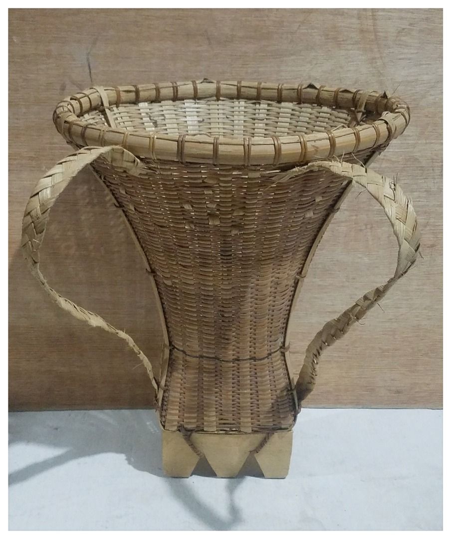 Tas Rotan Saloi Suku Taboru Halmahera Barat, Antik, Pajangan di Carousell