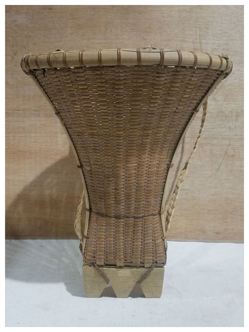 Tas Rotan Saloi Suku Taboru Halmahera Barat, Antik, Pajangan di Carousell