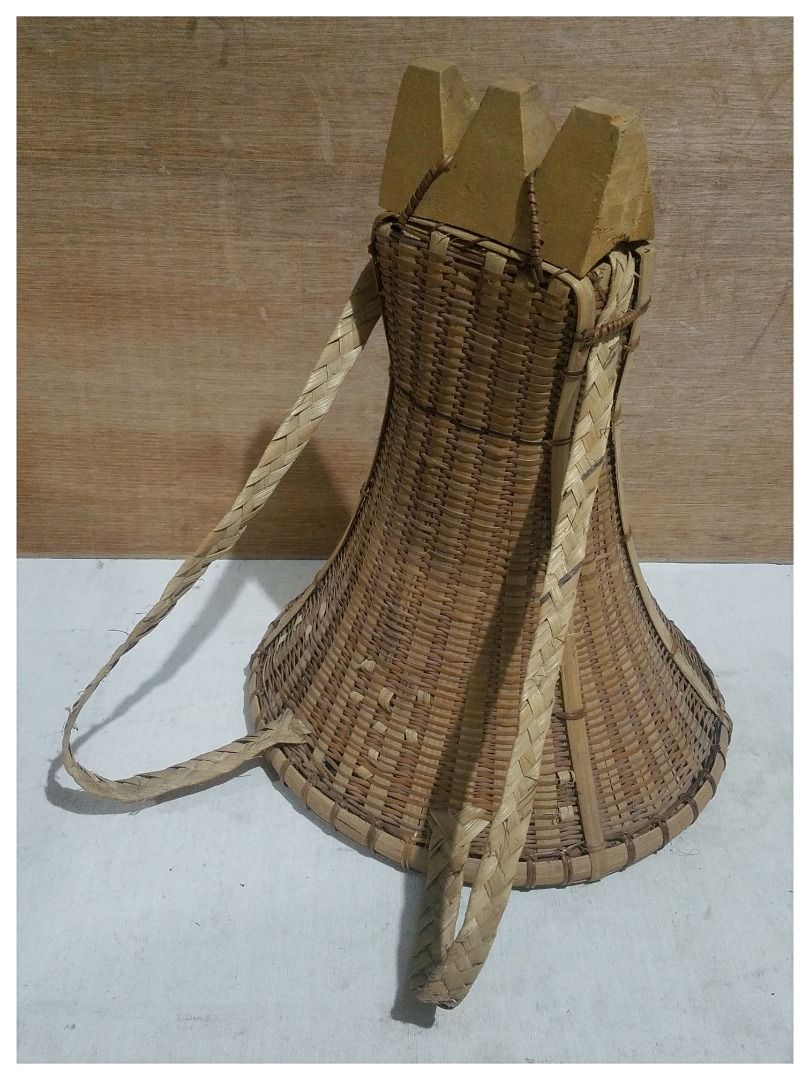 Tas Rotan Saloi Suku Taboru Halmahera Barat, Antik, Pajangan di Carousell