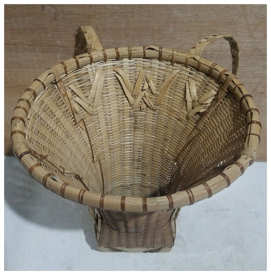 Tas Rotan Saloi Suku Taboru Halmahera Barat, Antik, Pajangan di Carousell