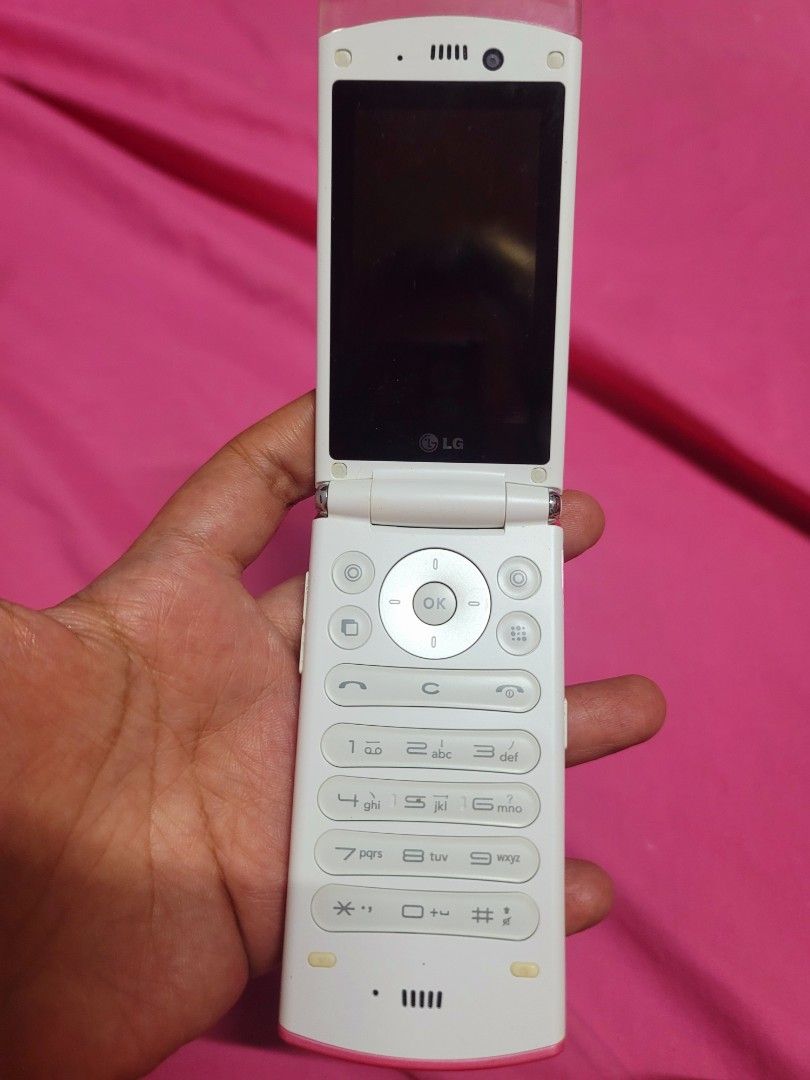 Auth. LG lollipop GD580 PINK on Carousell