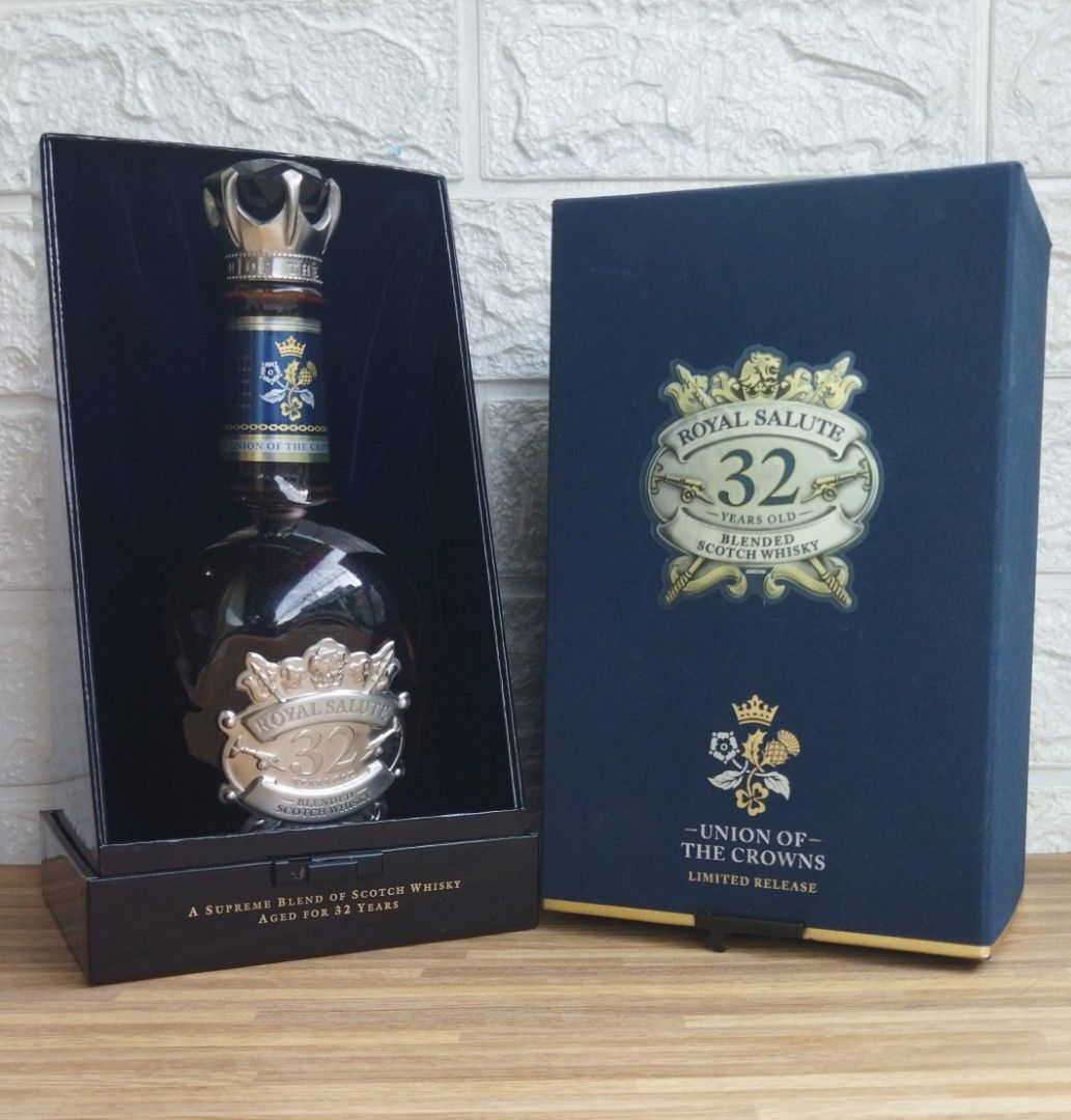 Botol bekas miras Royal Salute 32 Years 500ml, Antik, Pajangan di Carousell
