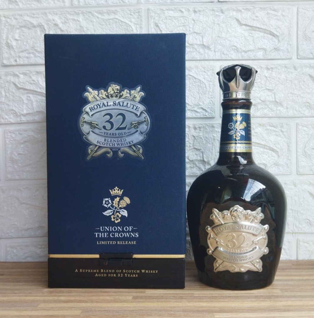 Botol bekas miras Royal Salute 32 Years 500ml, Antik, Pajangan di Carousell