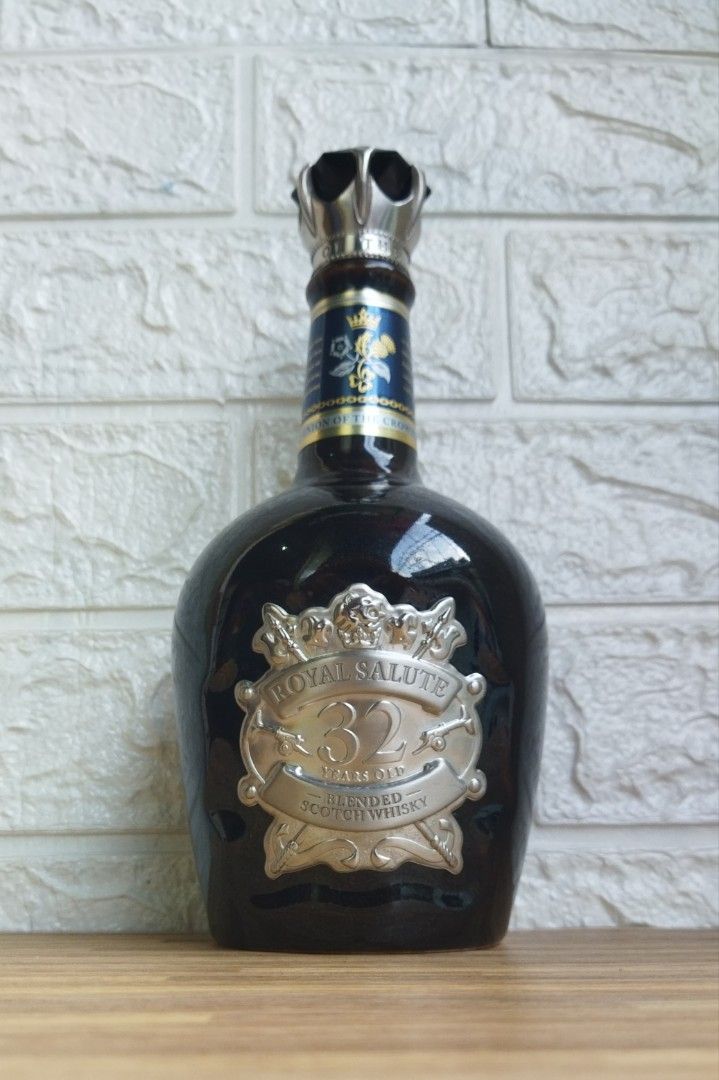 Botol bekas miras Royal Salute 32 Years 500ml, Antik, Pajangan di Carousell