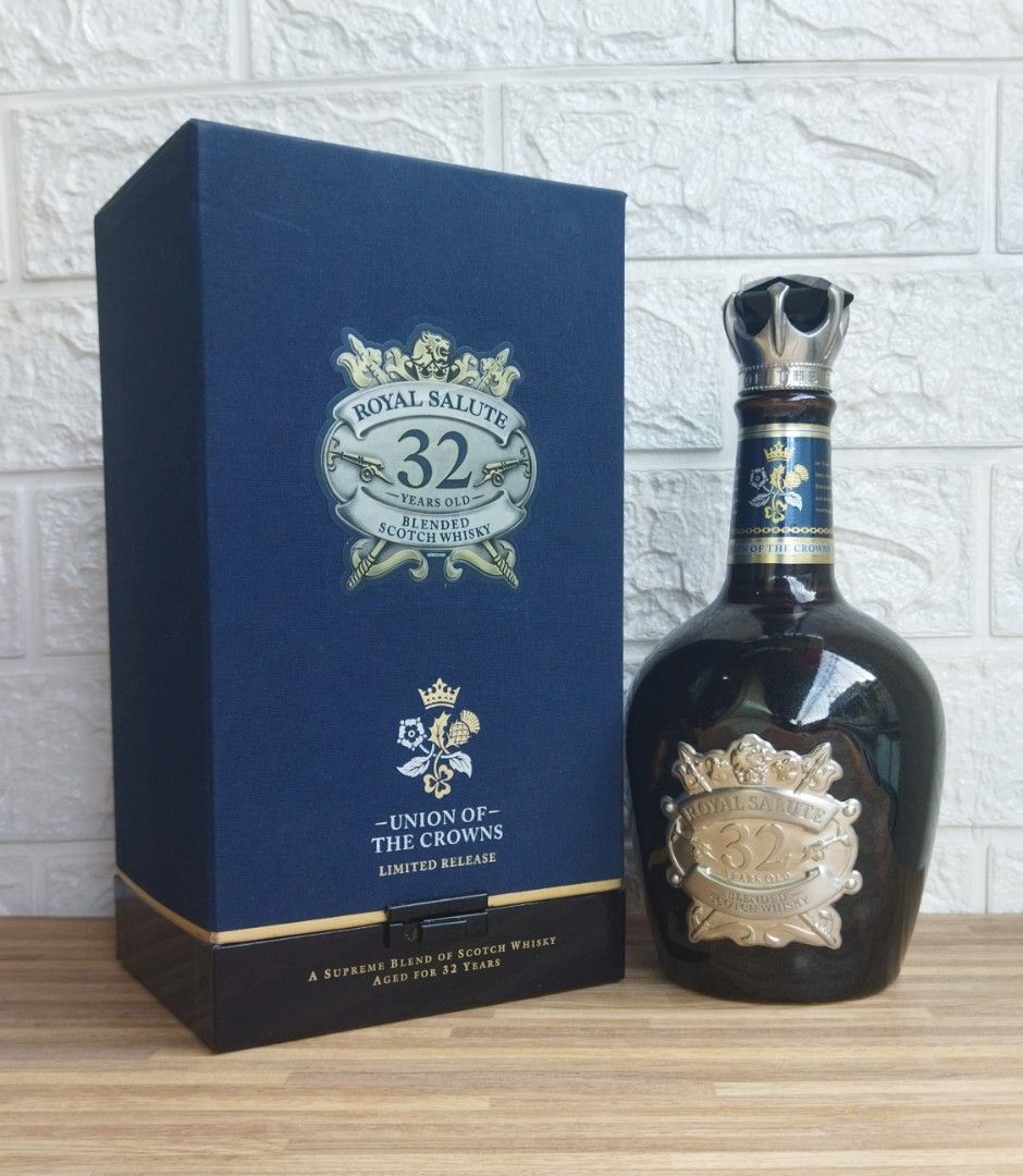 Botol bekas miras Royal Salute 32 Years 500ml, Antik, Pajangan di Carousell