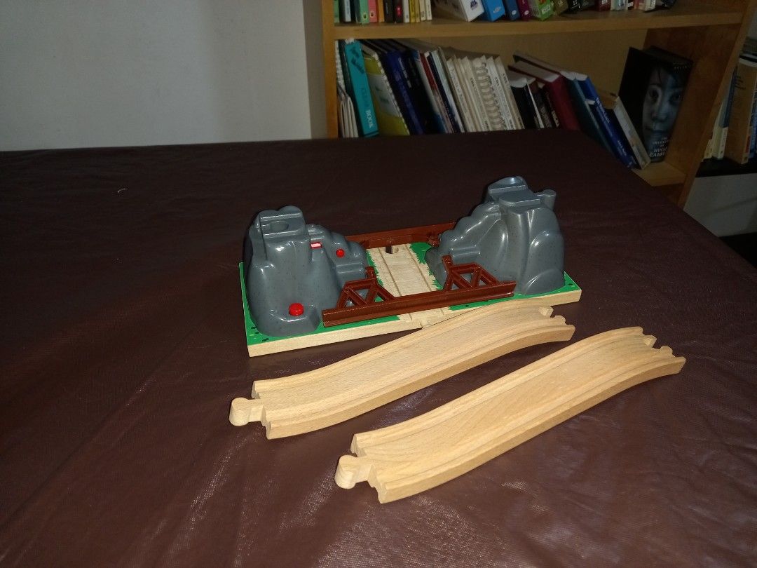 Brio Dynamite Tunnel & Collapsing Bridge, Hobbies & Toys, Toys & Games ...