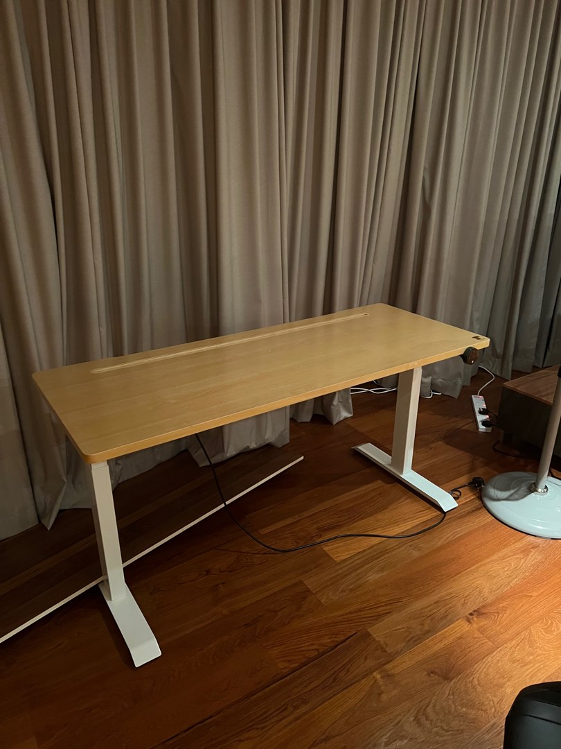 Everdesk + Max Gaming table Adjustable Table, Furniture & Home Living ...