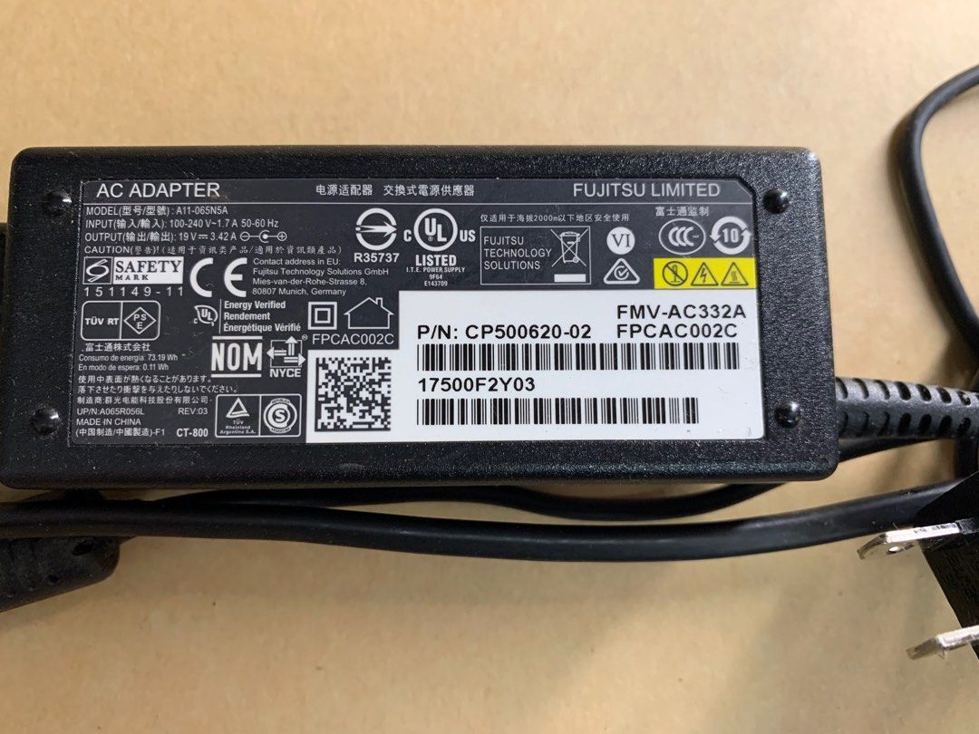 FUJITSU富士通電源供應器電源插頭, 電腦及科技產品, 桌上電腦或筆記型電腦在旋轉拍賣