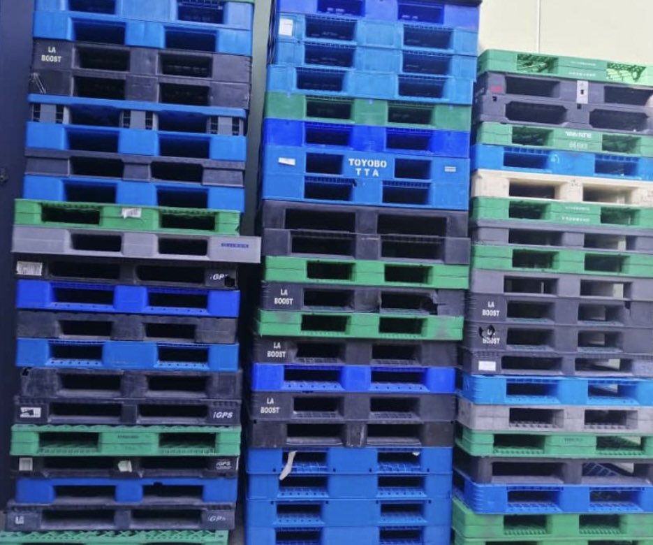 Heavy duty plastic pallet, Furniture & Home Living, Home Improvement ...