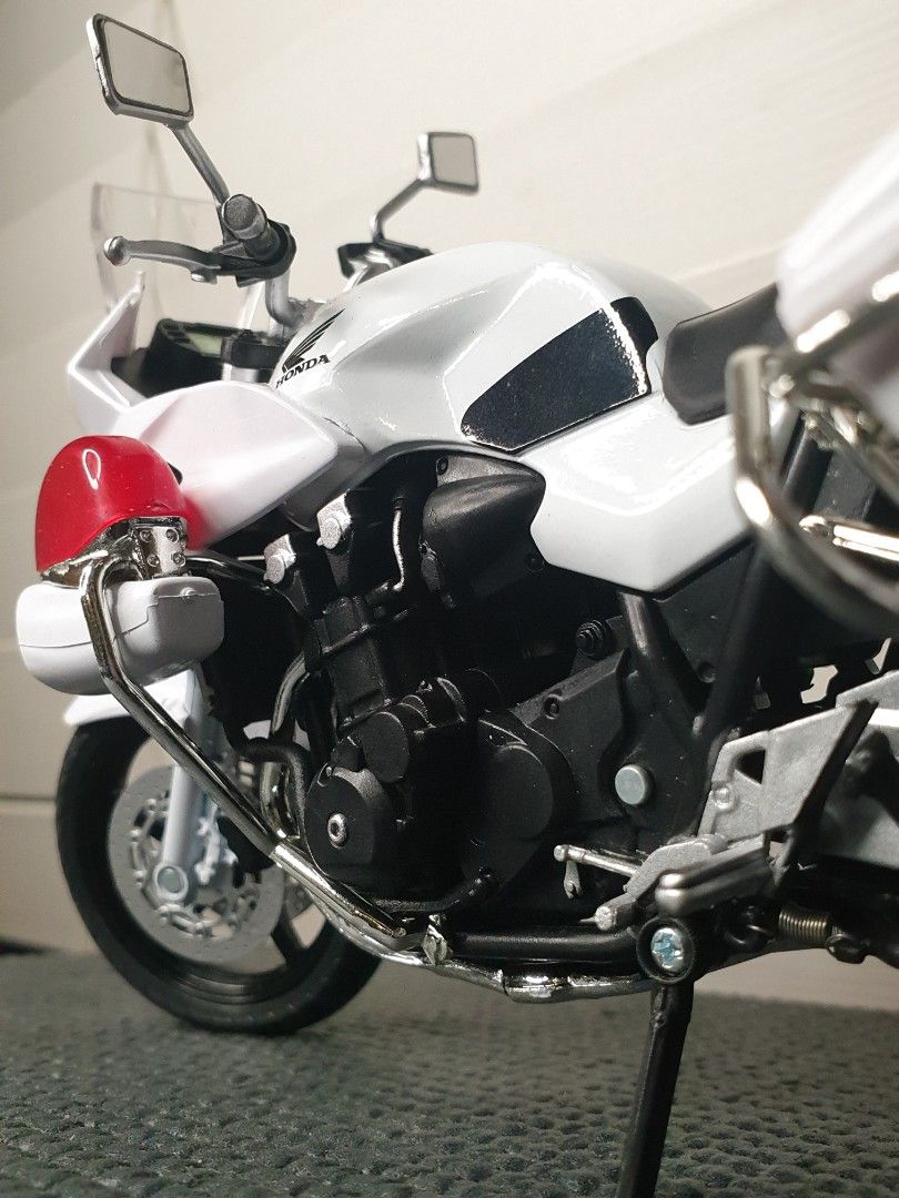 Honda CB1300P Police Bike Aoshima Skynet 1/12 scale Metal and chrome finished plastic Great with ...