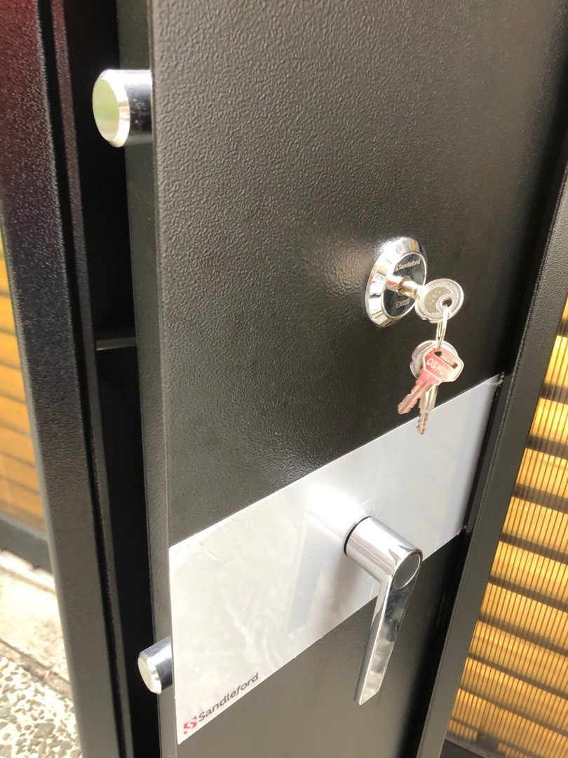 Imported SANDLEFORD 5 Gun Rifle Key(4sided) Type Lock SAFE Level 2 ...