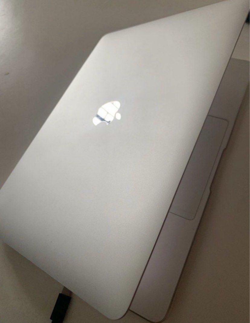MacBook Air M1 Silver, Computers & Tech, Laptops & Notebooks on Carousell