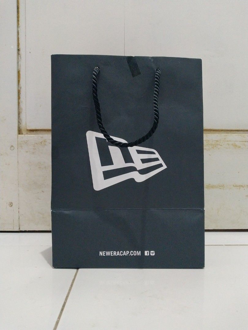 Paper bag New Era Cap, Barang Yang Dicari di Carousell