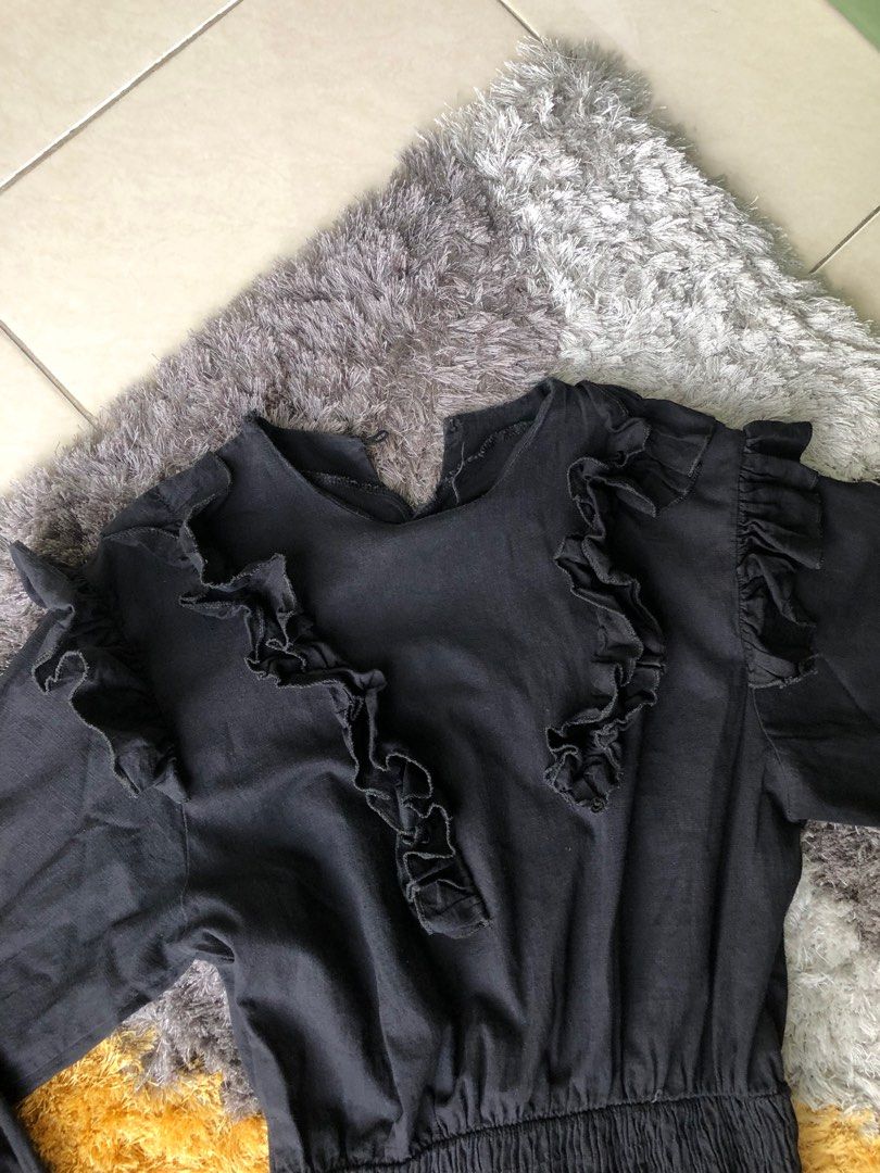 Ruffle Top Korean brand, Fesyen Wanita, Pakaian Wanita, Atasan di Carousell