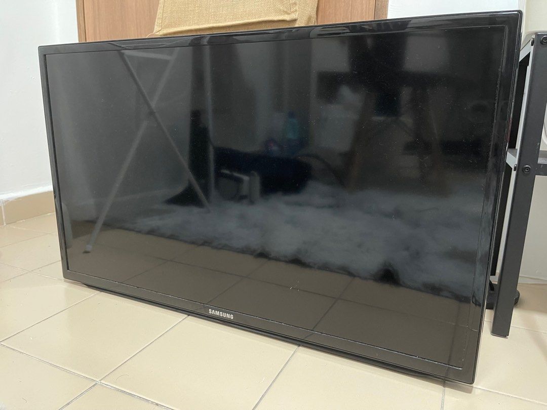 Samsung TV 32 inch LED TV, TV & Home Appliances, TV & Entertainment, TV on Carousell