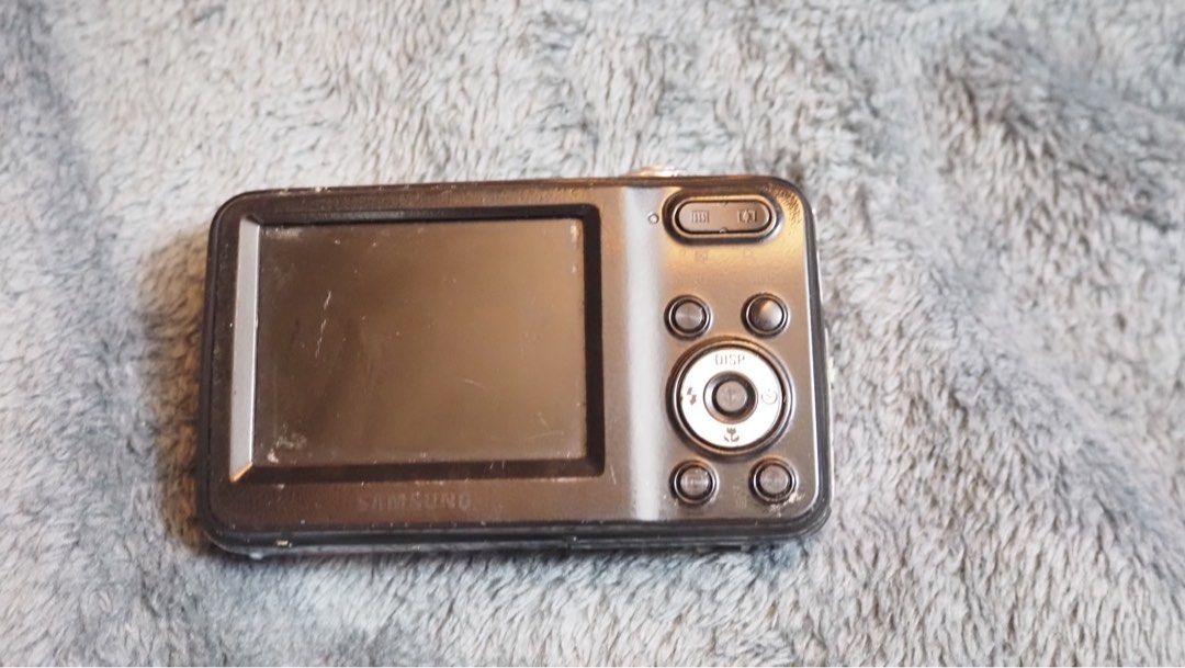 SAMSUNG UNTESTED CAMERA, Photography, Cameras on Carousell