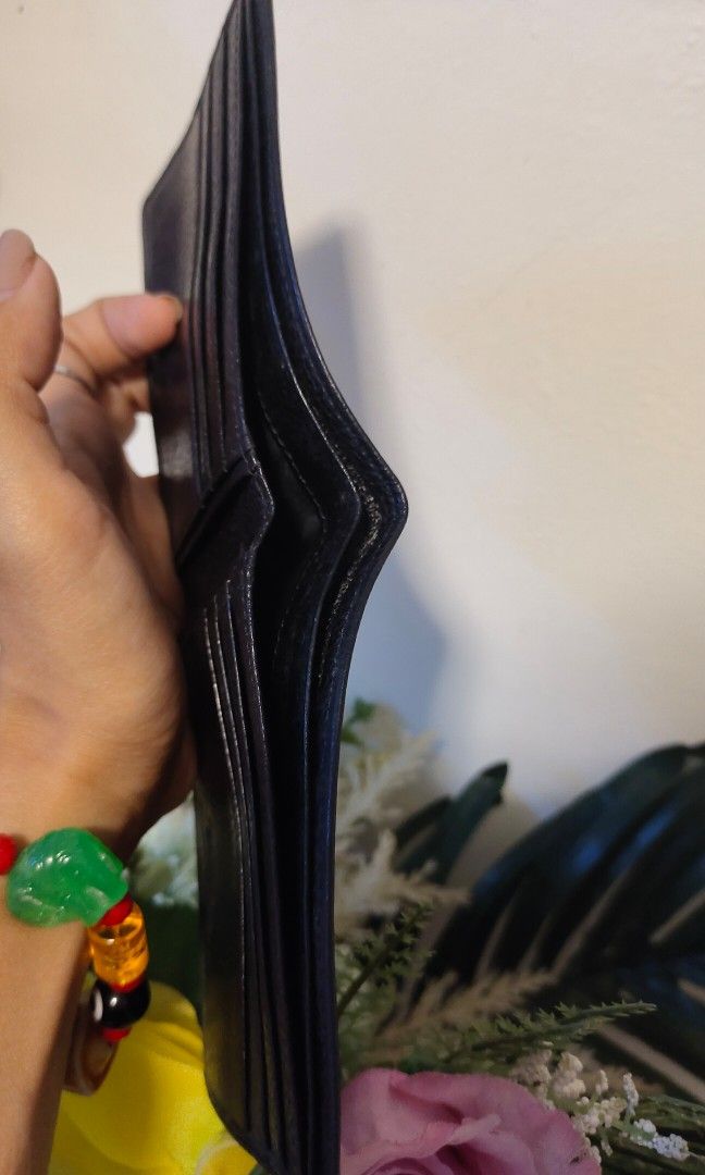 Satchi Genuine Leather Bifold Wallet on Carousell