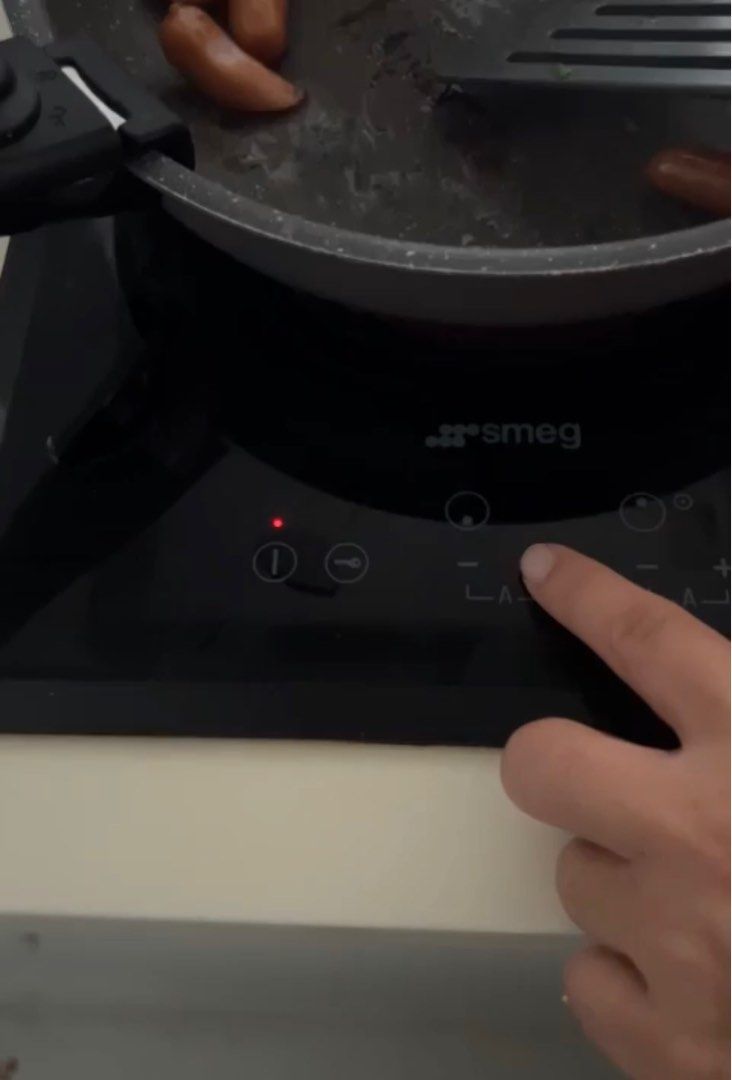 Smeg 2-ring induction ceramic 30cm hob, TV & Home Appliances, Kitchen ...