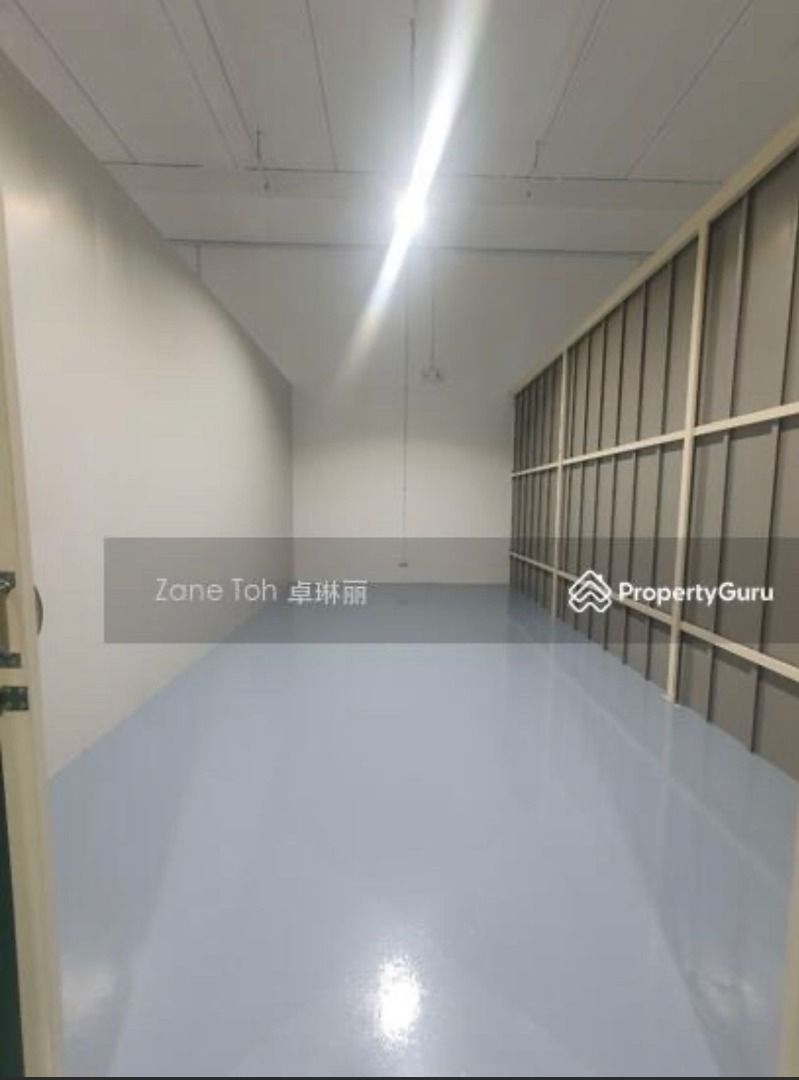 Storage/ Workshop/Warehouse Space with vehicle Ramp up & shutter Door ...