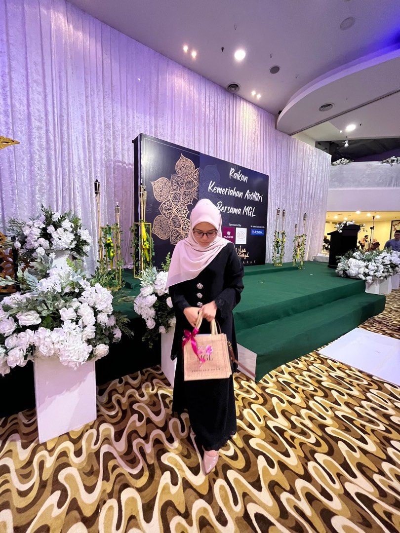 Suri Kebaya Minimalace, Women's Fashion, Muslimah Fashion, Baju Kurung ...