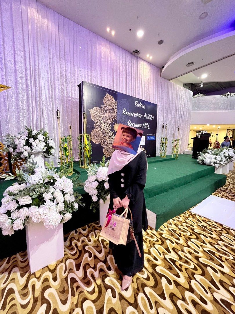 Suri Kebaya Minimalace, Women's Fashion, Muslimah Fashion, Baju Kurung ...